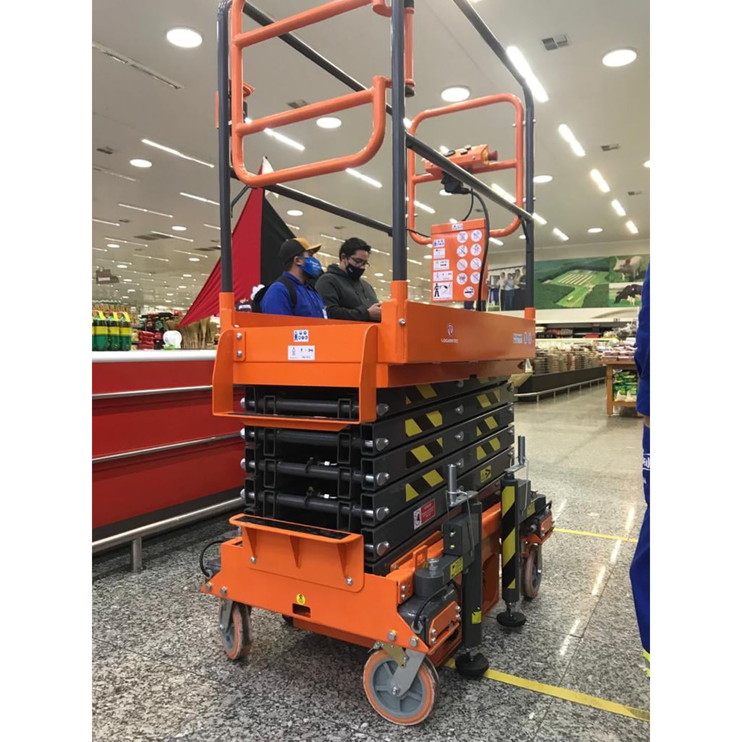 PLATAFORMA DE ELEVAÇÃO 8 MT 140KG - 220V
