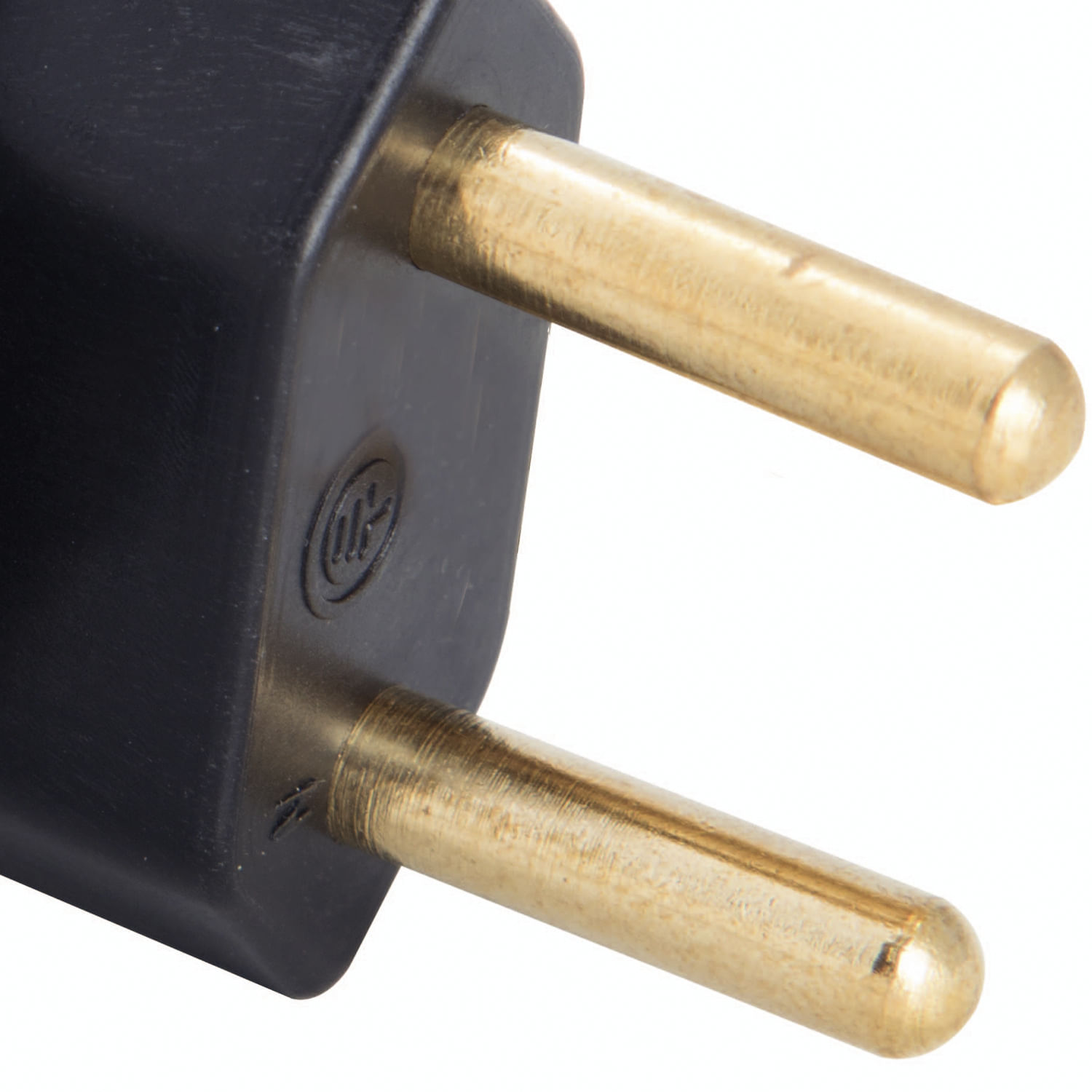 PLUG MACHO ANGULAR 20A 2P PT